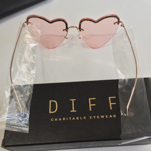 Diff Eyewear | Accessories | Diff Eyewear Pink Heart Shape Sunglasses ...